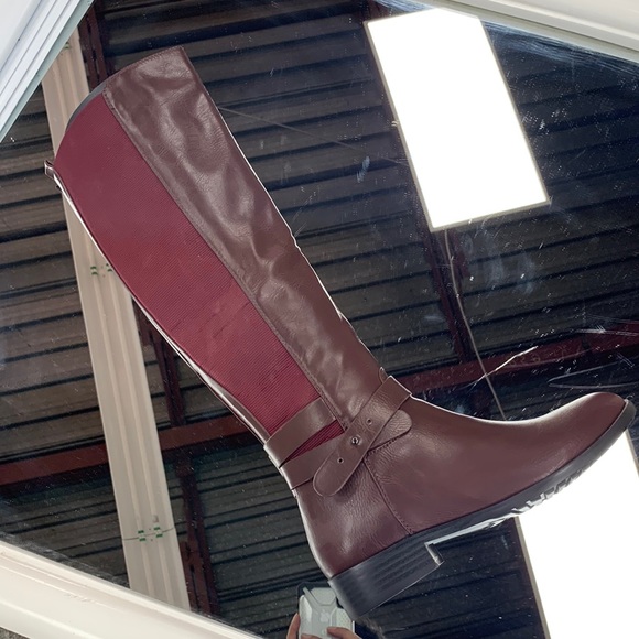 vivorosa | Shoes | Knee High Stretch Detail Long Flat Boots With Lug ...